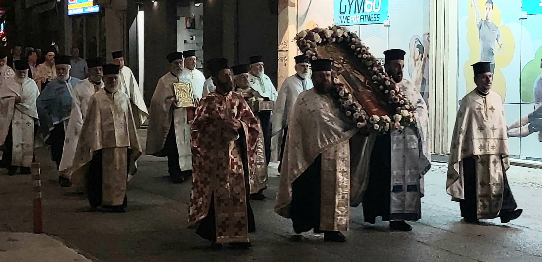 Με λαμπρότητα η λιτάνευση του Ιερού Λειψάνου του Αγ. Δονάτου, στην ...